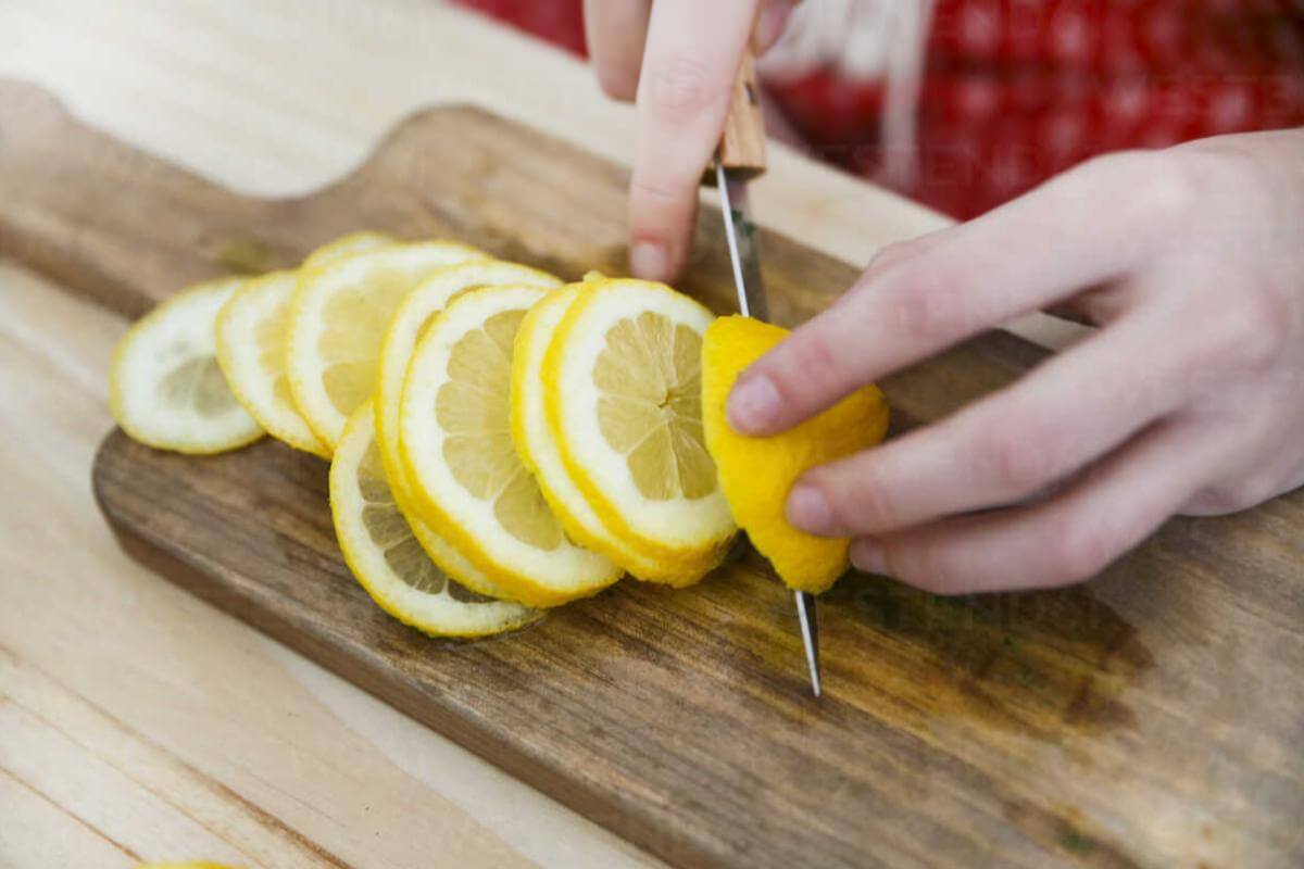 You Won’t Believe How Easy It Is To Make Dried Lemon Slices