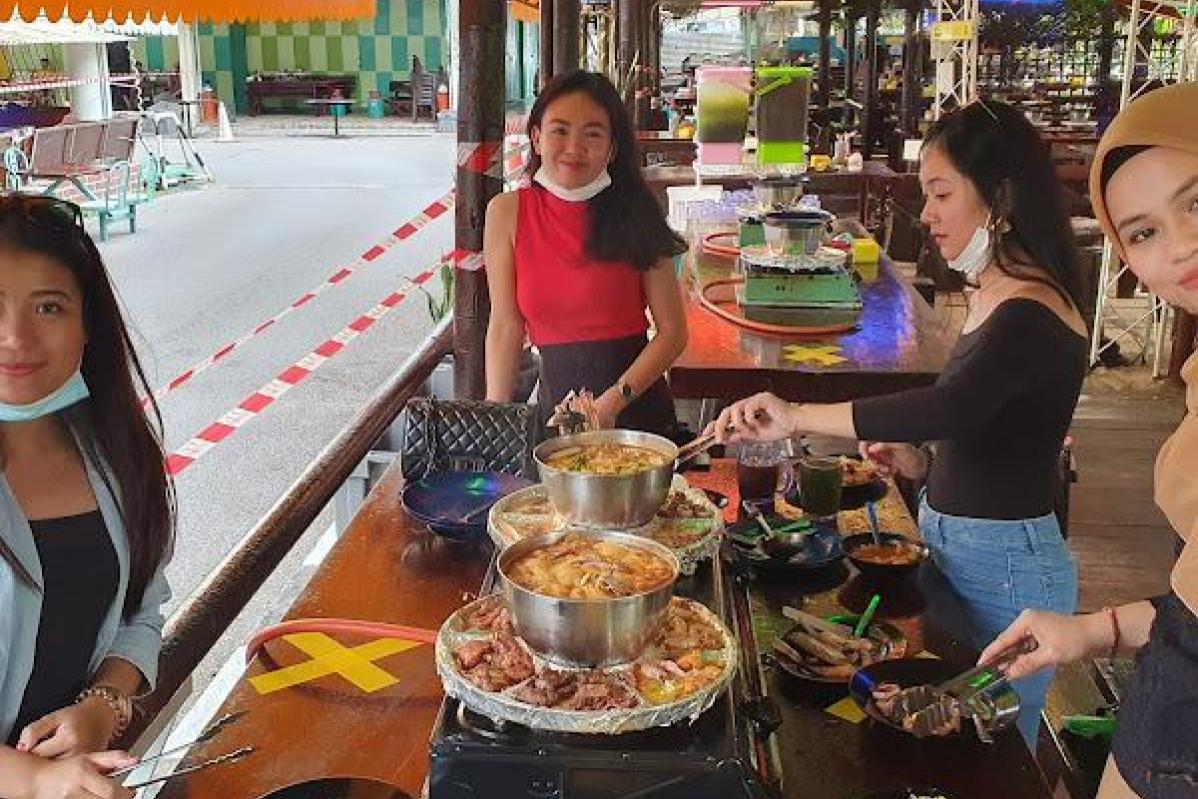 10 Restoran Steamboat Terbaik di Sarawak 2026 | Lazat & Enak