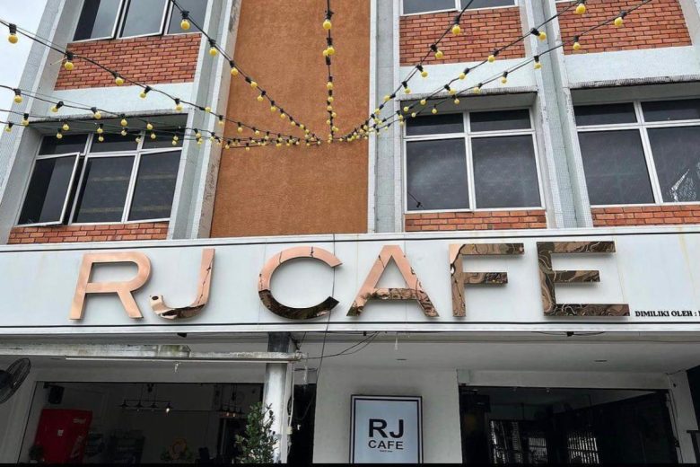 Top 10 Best Ayam Penyet In Sarawak 2023 | Delectable at best