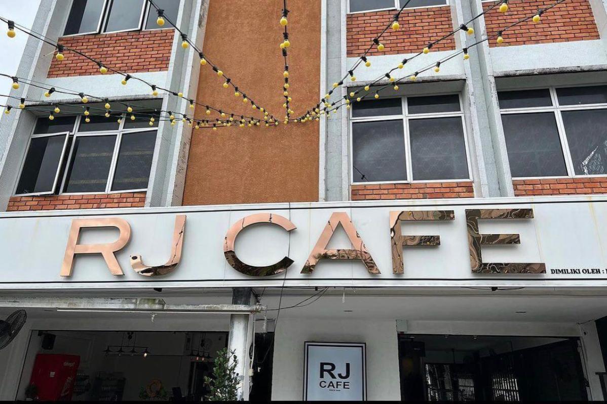 Top 10 Best Ayam Penyet In Sarawak 2023 | Delectable at best