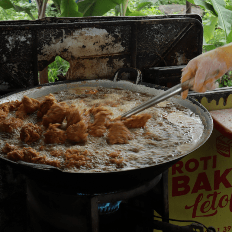 Crunchy & Spicy Ayam Goreng Berhantu in KL