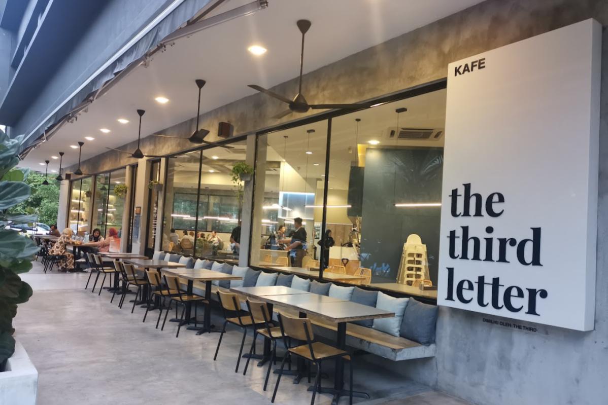 10 Kafe Terbaik di Bukit Jelutong 2025 | Sedap & Menarik